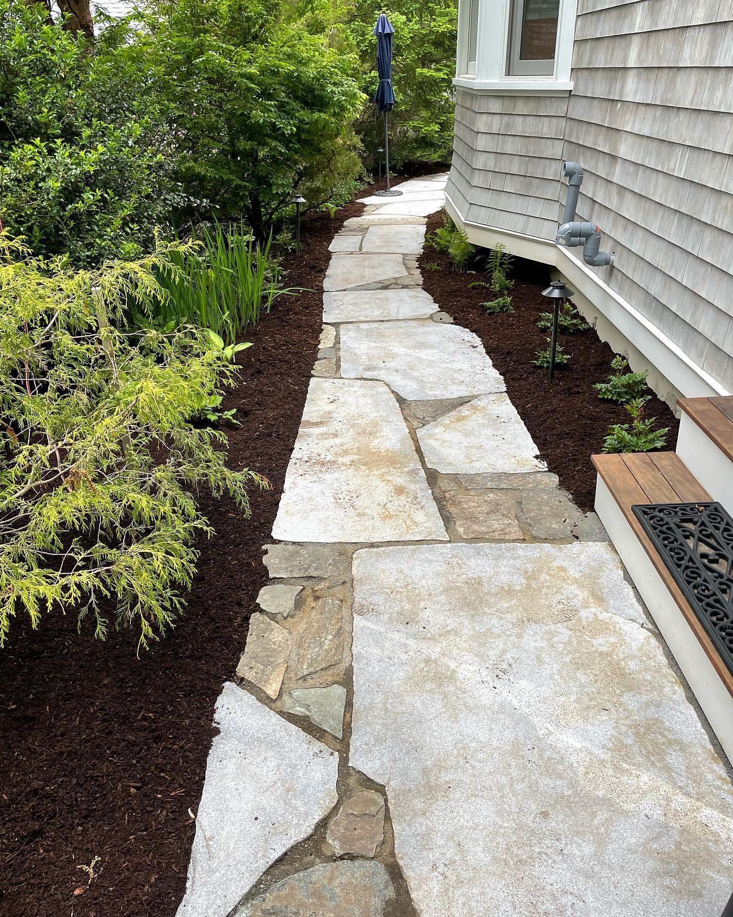 Natural Stone Walkways Featuring Sawn Flagstone